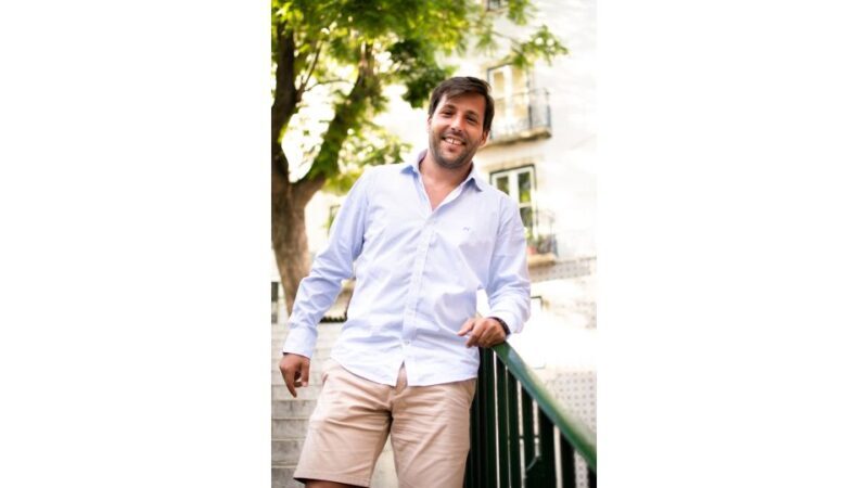 Lisbon: Private Walking Tour with Professional Photoshoot - What This Tour Offers