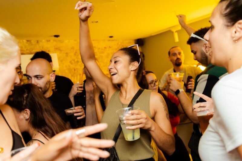 Lisbon: Pub Crawl with Open Bar, Shots & VIP Club Entry - The Sum Up