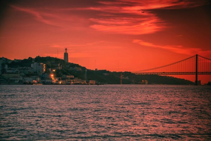 Lisbon: Sailboat Tour w/ Local Guide and Open Bar Green Wine - Key Points