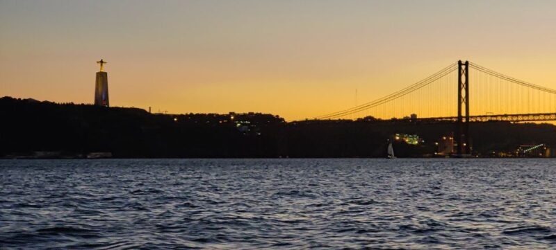Lisbon: Scenic Day & Sunset Boat Tour with a Drink - FAQs
