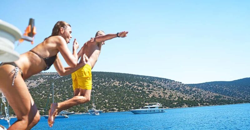 Lisbon: Sightseeing Cruise with Open Bar, DJ & Swim Stop - Authentic Traveler Perspectives