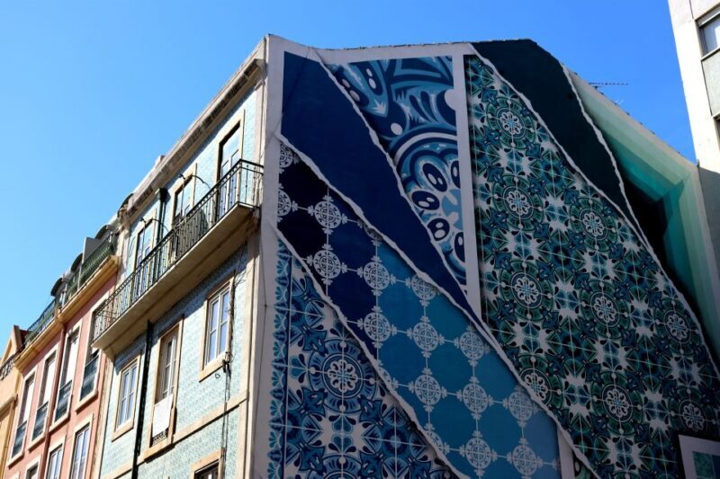 Lisbon: Street Art and Historical Walking Tour - Navigating the Neighborhoods: Off the Beaten Path