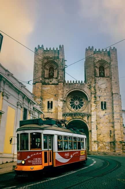 Lisbon: Street Photography Tour Sunrise or Sunset - What Photographers Can Expect