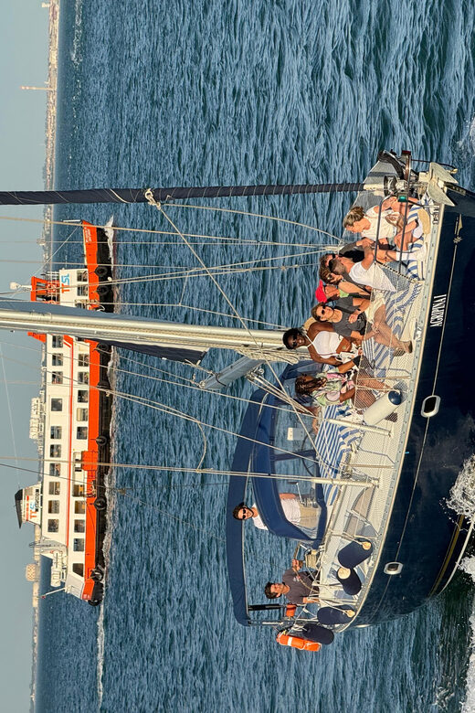 Lisbon: Sunset boat tour with green wine - The Atmosphere and Group Dynamic