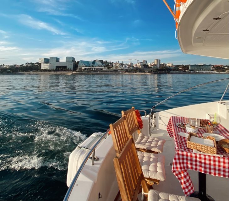 Lisbon: Sunset Boat Tour with Wine - FAQ