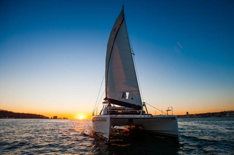 Lisbon: Sunset Catamaran Cruise, Music and Open Bar - An In-Depth Look at the Lisbon Sunset Catamaran Experience