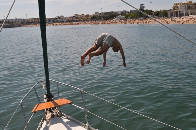 Lisbon: Sunset Cruise on The Tagus River with Welcome Drink - FAQs