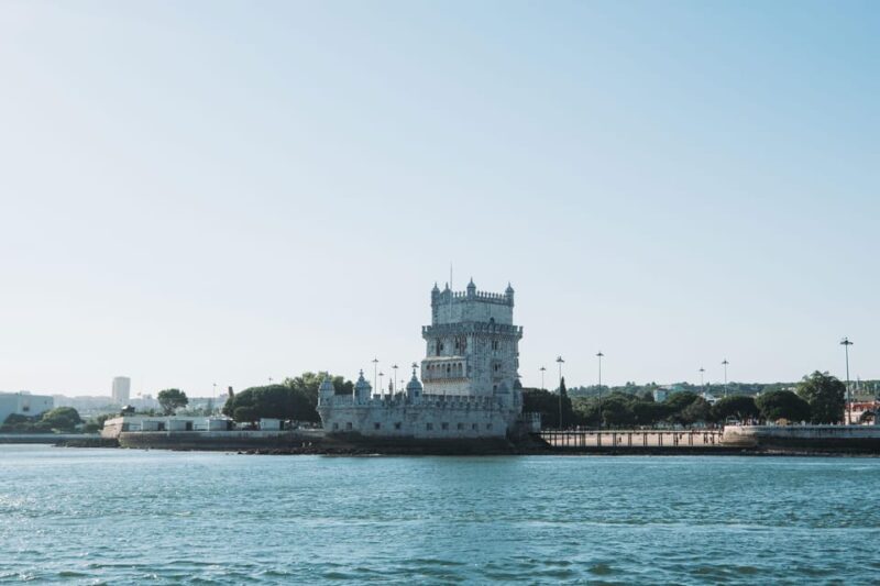 Lisbon: Sunset Sailboat with Open Bar - FAQ