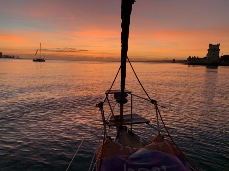Lisbon: Sunset Sailing Cruise with Wine - Key Points
