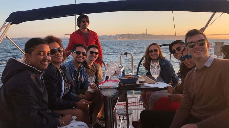 Lisbon: Sunset Sailing with Drinks and Snacks (2,5 hours) - Key Points