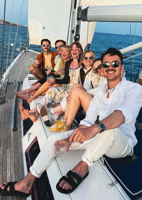 Lisbon: Sunset Sailing with Drinks and Snacks (2,5 hours) - FAQ