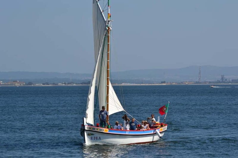 Lisbon: Tagus Cruise on Historic 1895 Boat with Drinks - Discovering the Experience