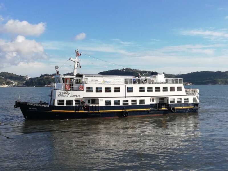 Lisbon: Tagus River Boat Tour with One Drink Included - Key Points