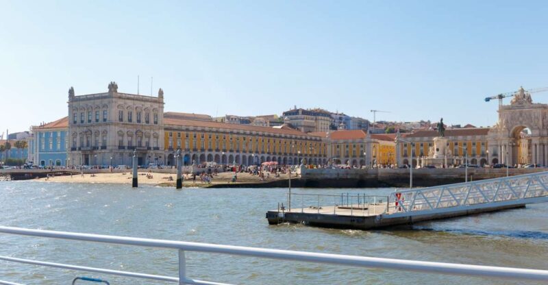 Lisbon: Tagus River Cruise With Brunch - Scenic Highlights and Photo Opportunities