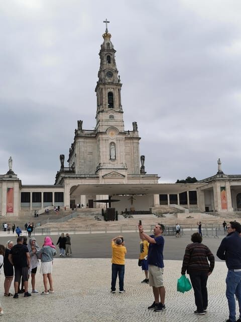 Lisbon to Fatima Nazaré and Óbidos Private Full Day Tour - FAQ