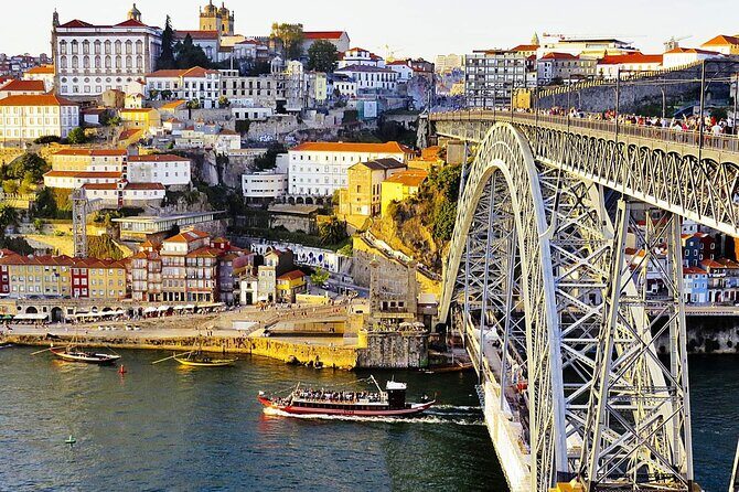Lisbon to Porto with stops Óbidos-Nazaré-Fátima-Coimbra-Aveiro - Key Points