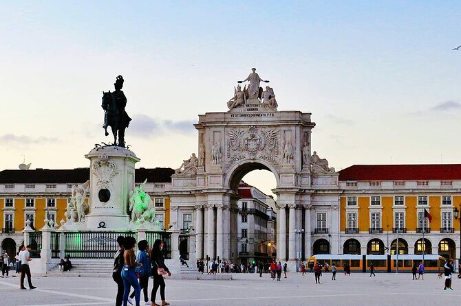 Lisbon to Porto with stops Óbidos-Nazaré-Fátima-Coimbra-Aveiro - FAQ