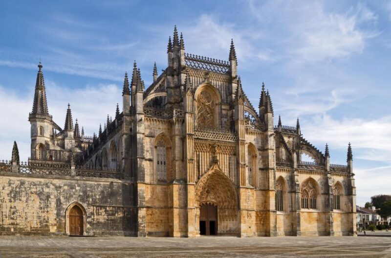 Lisbon: Tour Fátima, Batalha, Alcobaça, Nazaré and Óbidos - Key Points