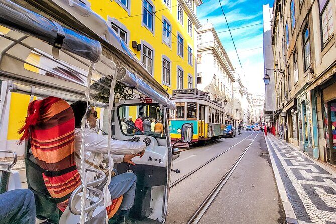 Lisbon tour Oldtown & Viewpoints on a tuktuk - What the Reviews Say