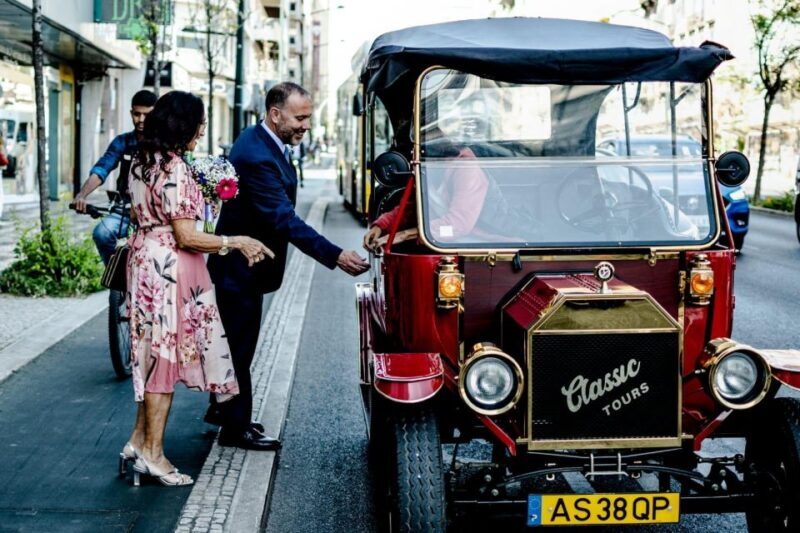 Lisbon: Tour on board a Classic Tuk - Authenticity and Authentic Experiences