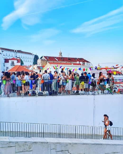 Lisbon Tour: Walled City, Alfama & 3 Viewpoints - Exploring the Old City Walls and Passing Through Layers of History
