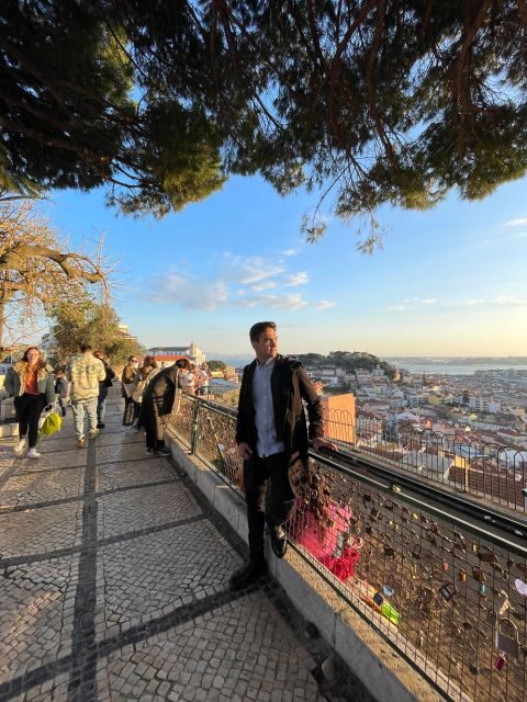 Lisbon: Tuk Tuk with hotel pick up and the best of old city - Key Points
