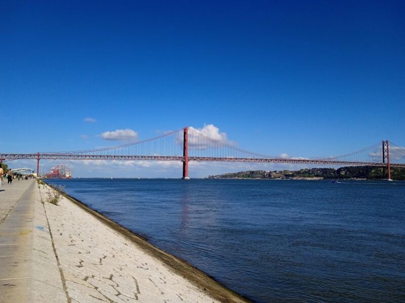 Lisbon Tuktuk Highlights Tour with Food and Wine Tastings - The Itinerary: A Closer Look