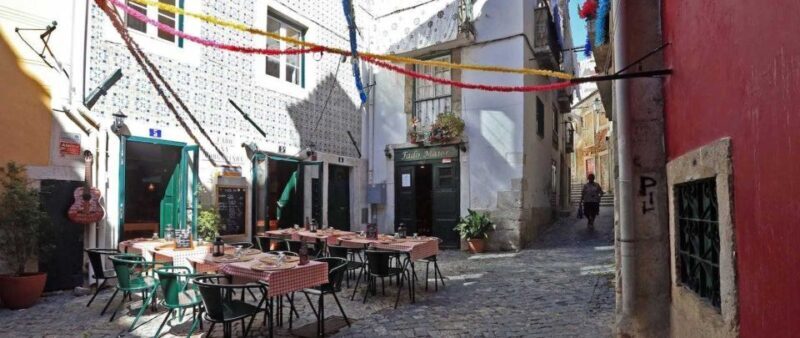 Lisbon: Vintage vehicle replica Private Tour - Exploring Lisbon in a Vintage Electric Replica: What to Expect