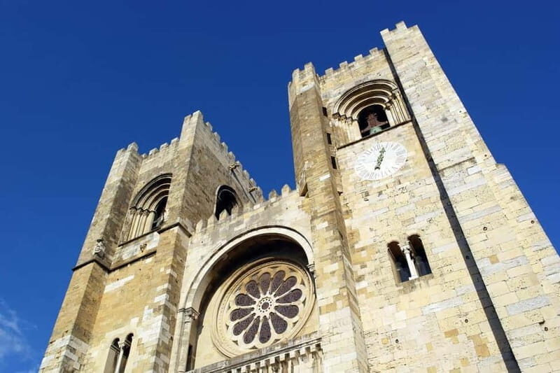Lisbon Walk: Old Quarter, Hidden Walls & Stunning Views - The Itinerary in Detail