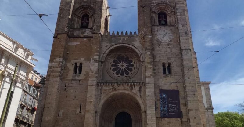 Lisbon:Private guided historical sightseeing Tour by TUK-TUK - A Practical and Delightful Way to Experience Lisbon