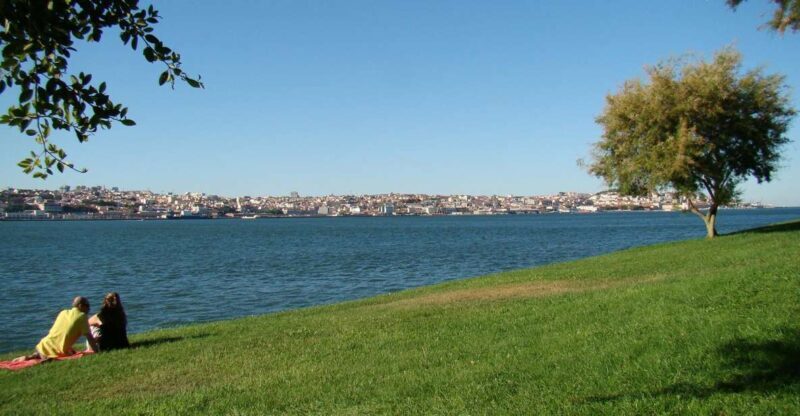 Lisbons South Side, River Tejo & 3-Hour Walking Tour - A Closer Look at the Tour Experience