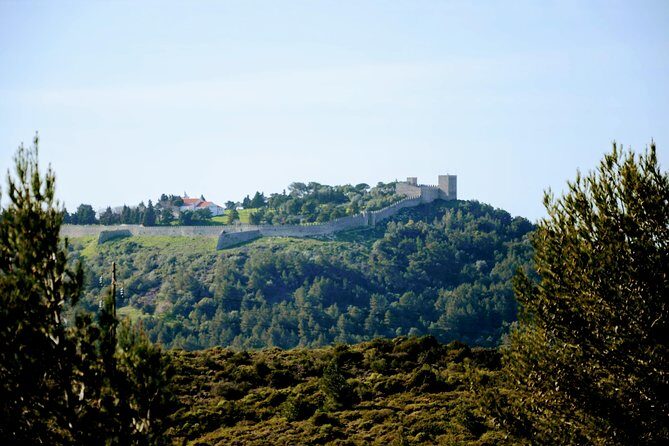 Lisbon´s South Sights & Wine Private Tour - Key Points