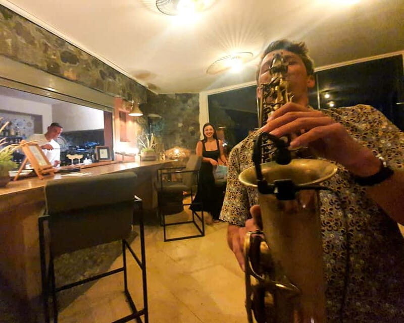 Live Music Dinner with Sunset and Caldera Views - Key Points
