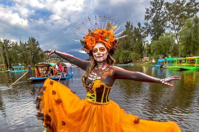 Live Noche de Muertos at Xochimilco: Dinner and local beers - The Sum Up