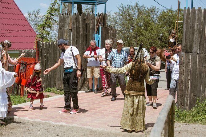 Live show in Huns Gunny Ethno Village with lunch and Troat Farm - Key Points