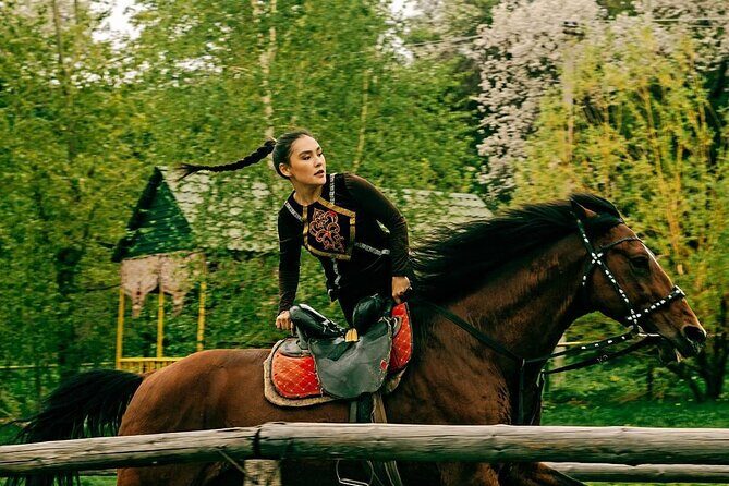 Live show in Huns Gunny Ethno Village with lunch and Troat Farm - Why This Tour Offers Great Value