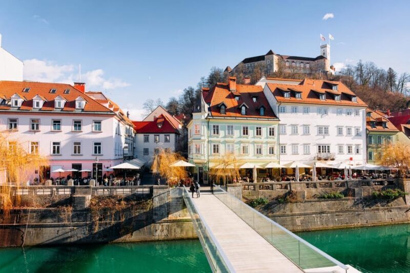 Ljubljana: 2.5h walking tour with local guide - Key Points