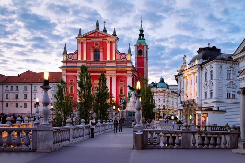 Ljubljana: 2.5h walking tour with local guide - A Detailed Look at the Tour Experience