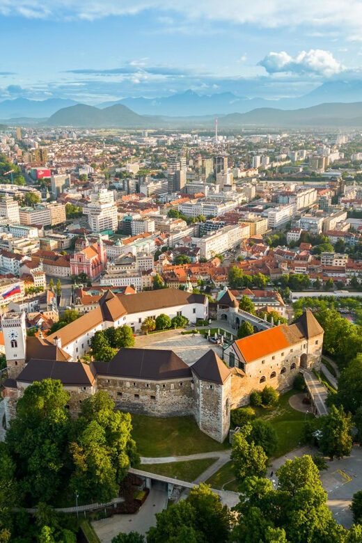 Ljubljana: 2.5h walking tour with local guide - Who Is This Tour Best For?