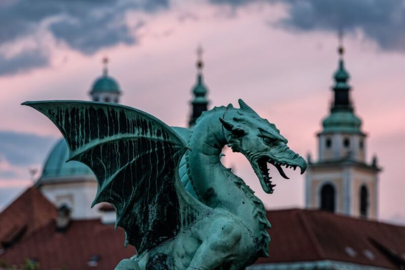 Ljubljana: Guided Walk & Funicular Ride to Ljubljana Castle - Group Size and Guided Experience