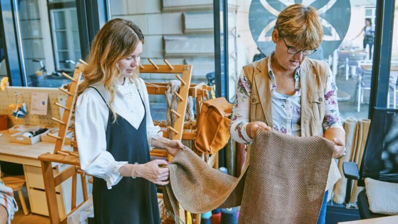 Ljubljana: Interactive Workshop with Experienced Weaver - How It Compares to Other Experiences
