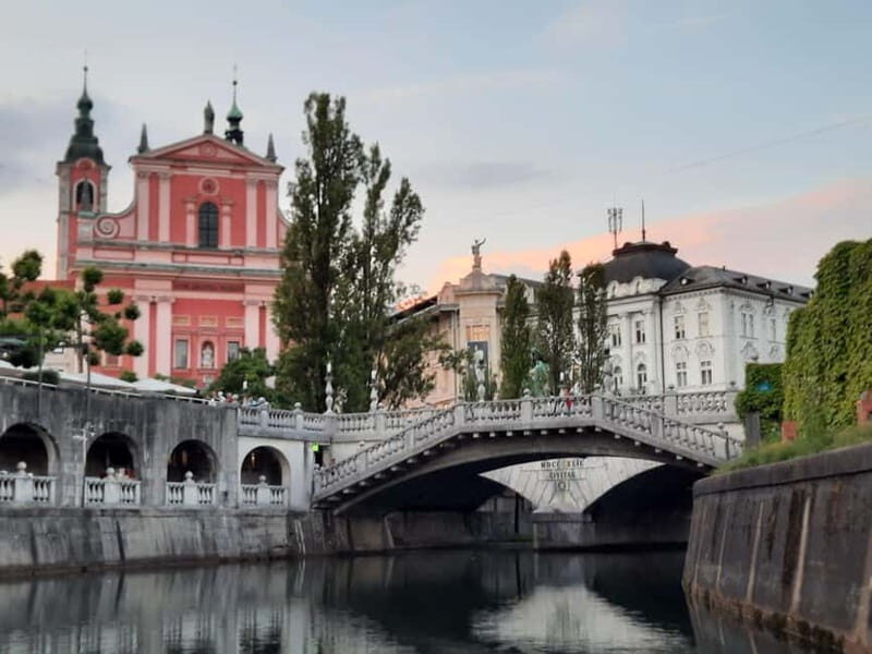 Ljubljana: Old Town Guided Walking Tour in French - Exploring Ljubljana’s Old Town: Guided Walking Tour in French
