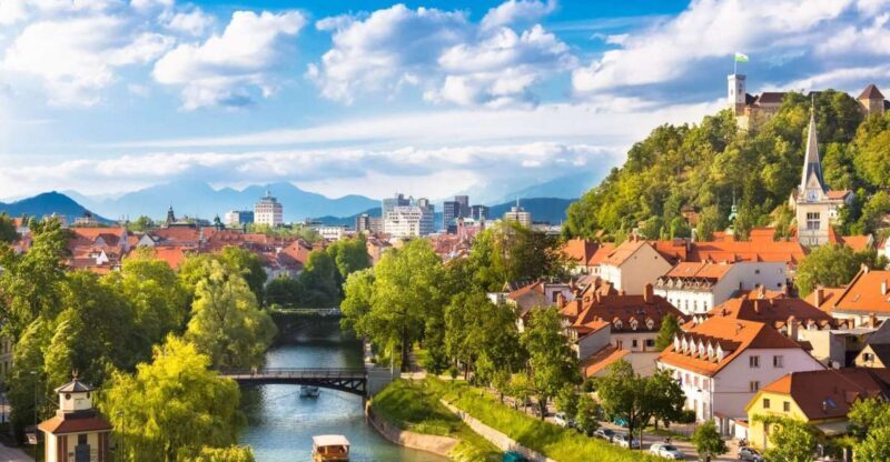 Ljubljana: Private 2h Sightseeing Walking Tour - Exploring Ljubljana in 2 Hours: What to Expect