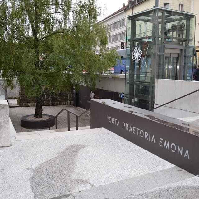 Ljubljana: Wonderful tour fun experience time history - Key Points