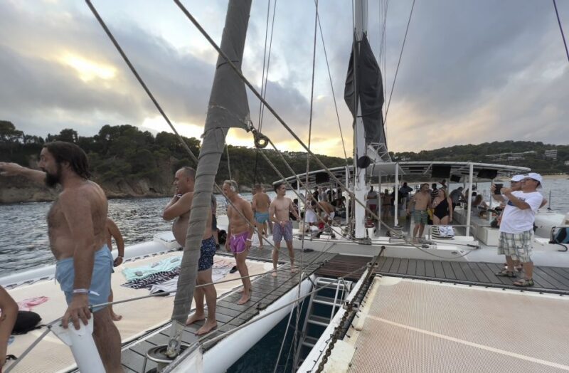 Lloret de Mar: Sunset Catamaran Cruise with DJ and Drinks - Summary: Who Should Book This Tour?