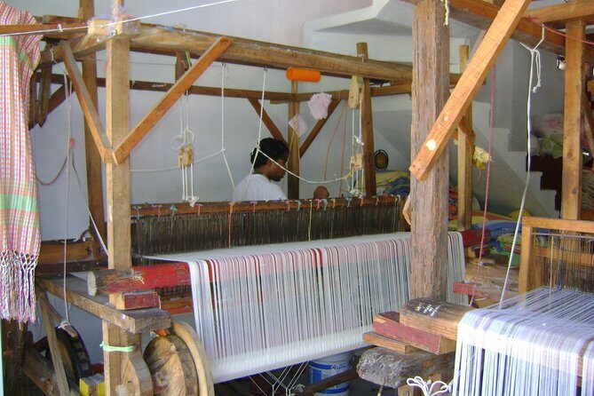 Local Experience Shopping and Sightseeing Tour - Timing and Flexibility