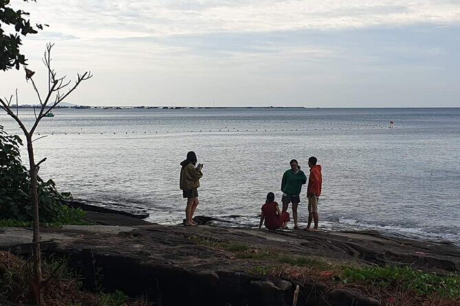 Local Food & Authentic Sightseeing Dng ông - FAQs