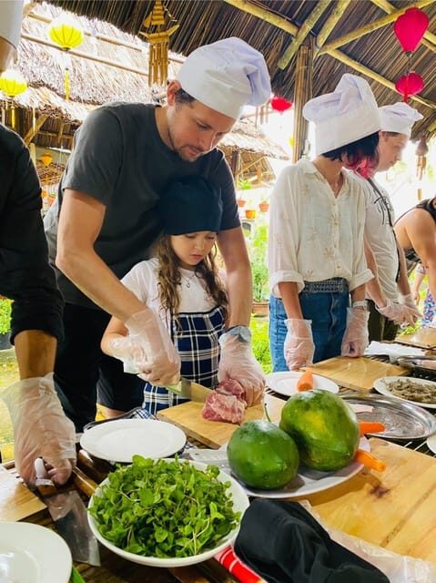 Local market, Basket boat, crab fishing & cooking class - Frequently Asked Questions