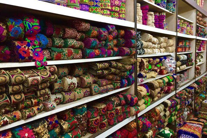 Local Shopping Tour in Delhi - Authentic Shopping with Local Flair