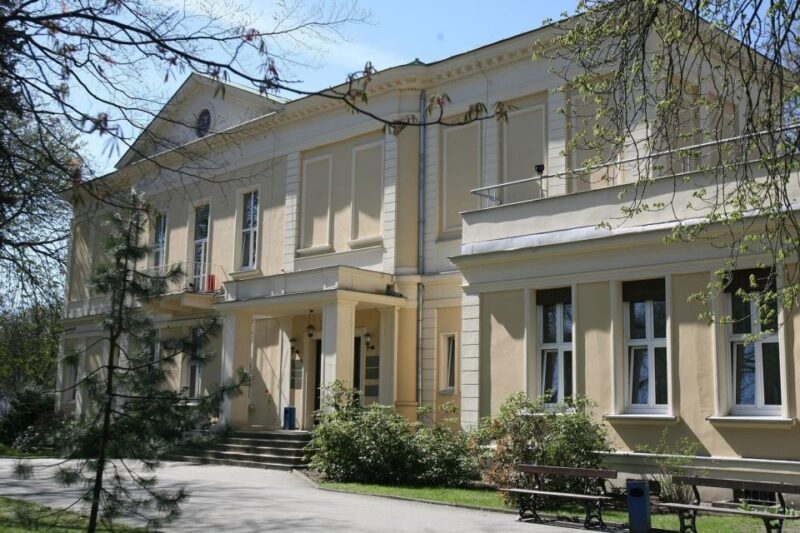 Lodz: Private City Walking Tour - Exploring Lodz: A Practical Introduction